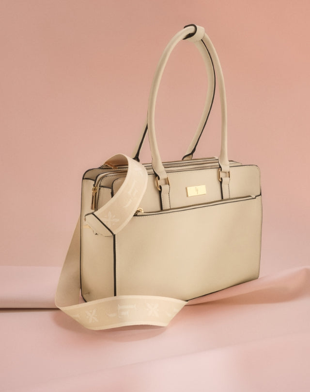 Laura Jones: Shop The Campaign – Strandbags Australia