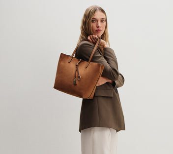 Laura Jones – Strandbags Australia